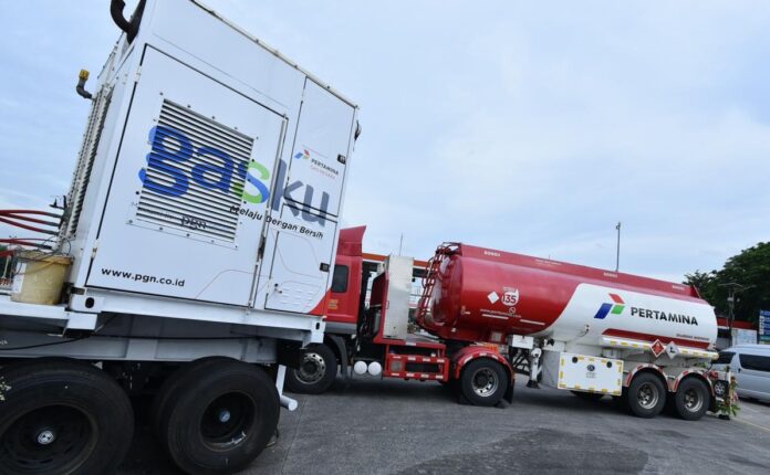 Mobil Tanki BBM Pertamina Mulai Pakai CNG • Petrominer